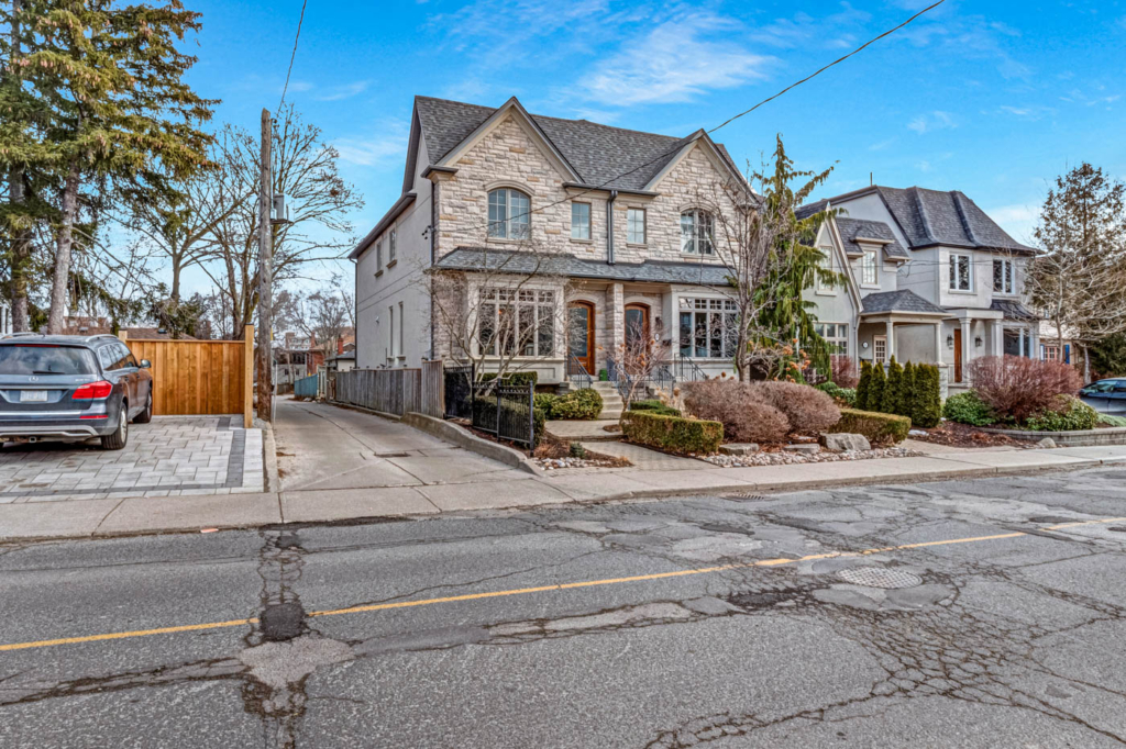 77 Jedburgh Road - Toronto | Virtual Tour by Salisbury Media Group