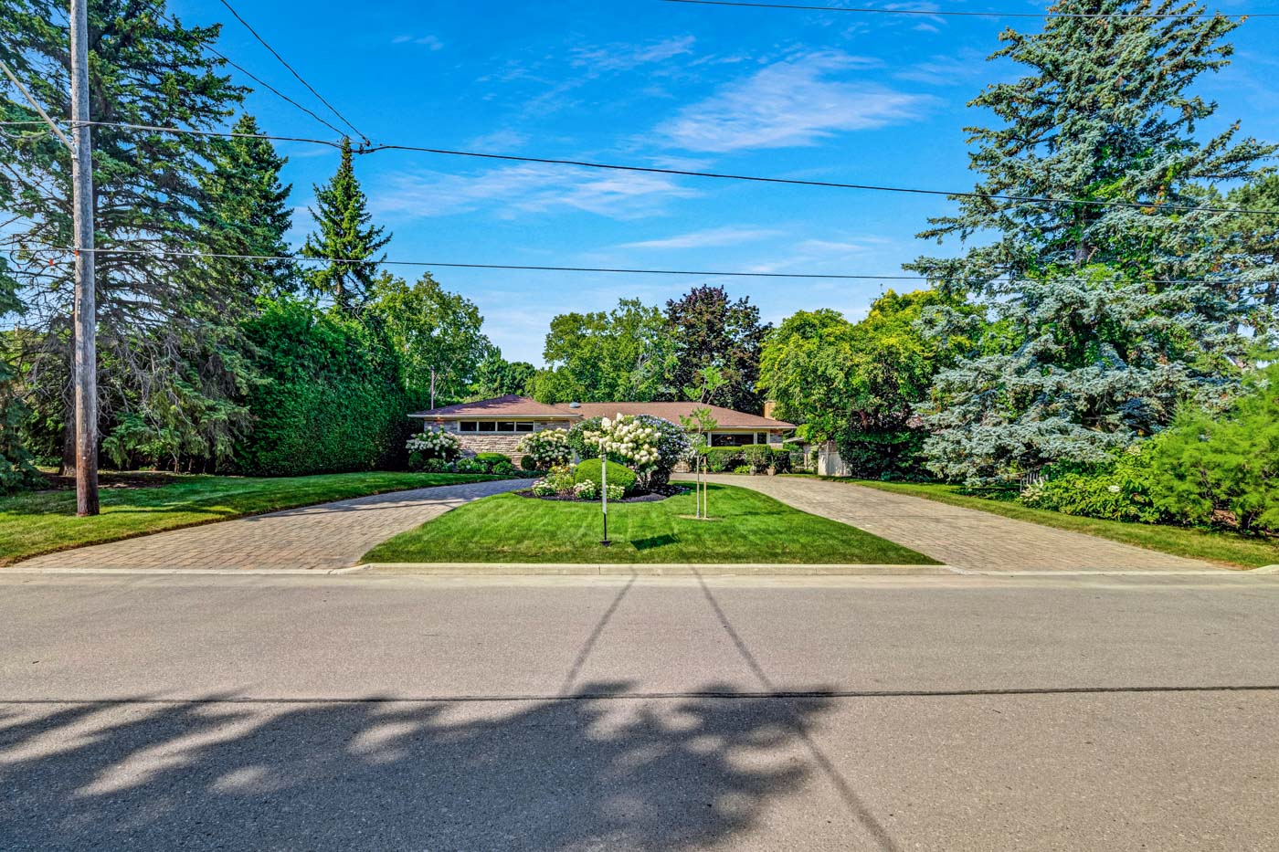 30 Hi Mount Drive - Toronto | Virtual Tour by Salisbury Media Group